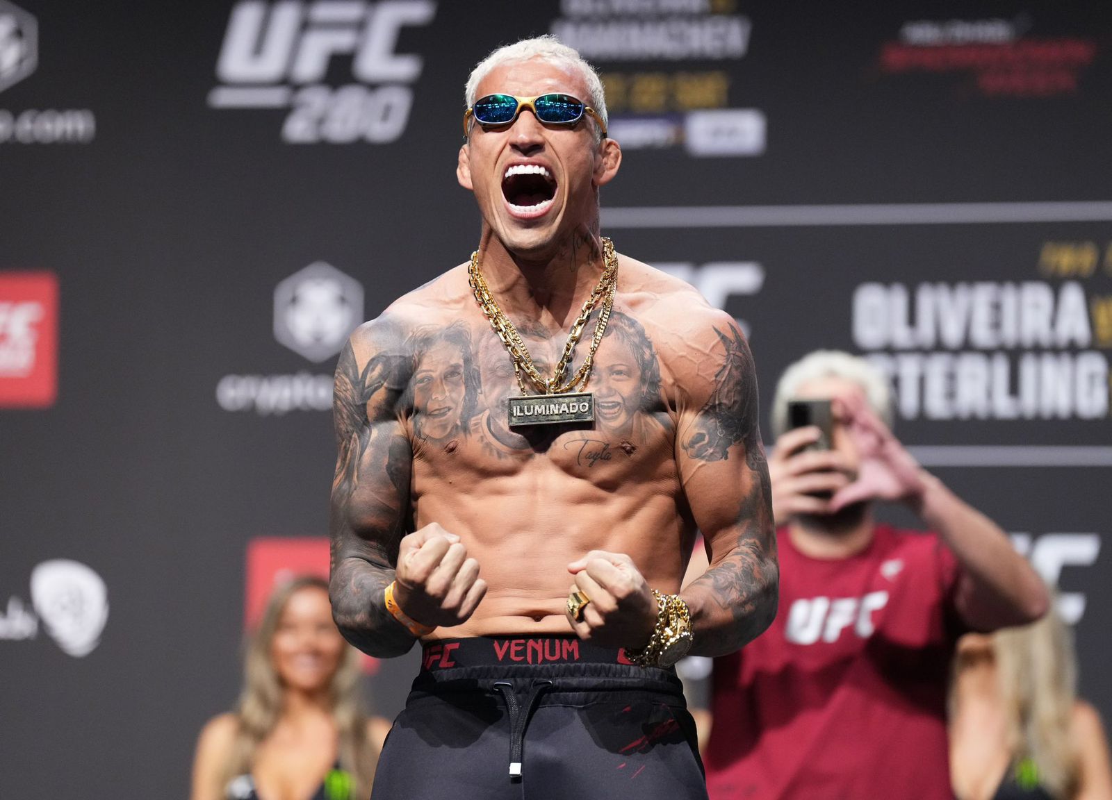 Charles do Bronx tem luta marcada no UFC 300 - VF Comunica