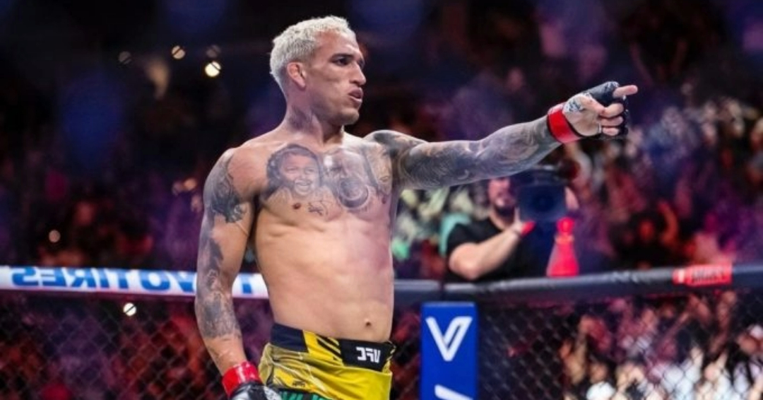 Charles do Bronx luta no UFC 300 em busca do 'title shot'