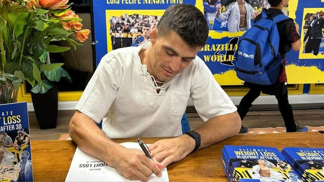 Ninja Pinto lança livro com proposta de emagrecimento saudável - VF ...